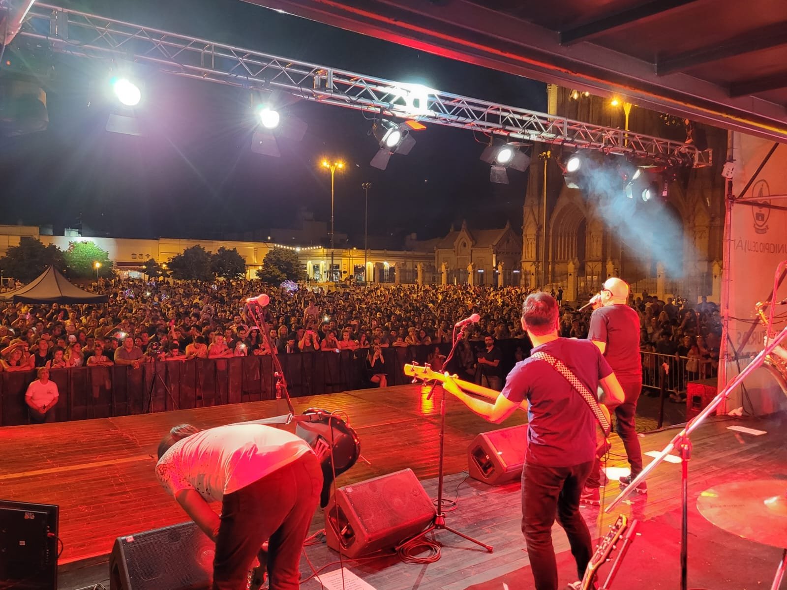 La Mosca cantó su hit del Mundial de Qatar a los pies de la Virgen de ...