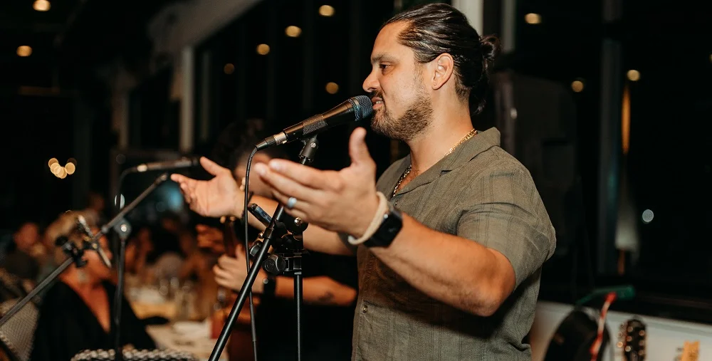Michael Pantaleón regresa a la escena musical con 'Más que tu amigo ...