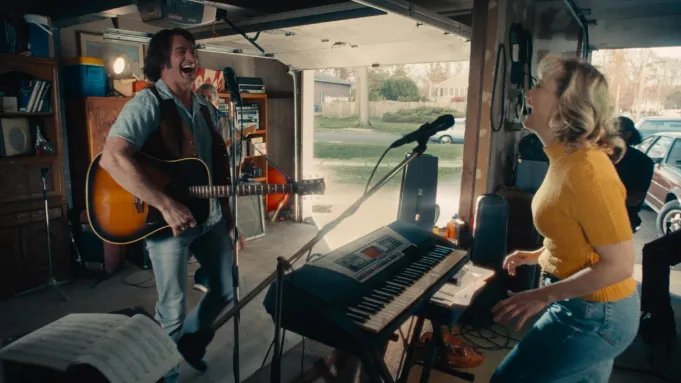 Hugh Jackman y Kate Hudson rinden homenaje a Neil Diamond en 'Song Sung ...